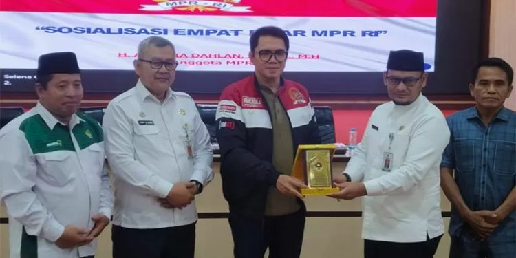 DPR RI Sosialisasikan Empat Pilar Kebangsaan Kepada Warga LDII - Lembaga Dakwah Islam Indonesia