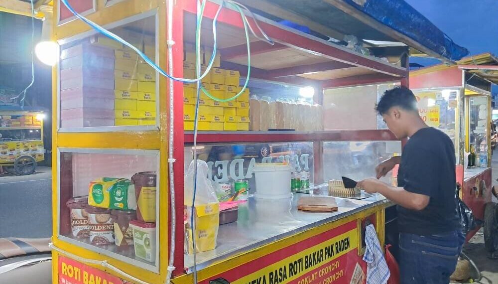 Sukses Jualan Roti Bakar Pak Raden, Warga LDII Polman Raih Omset Jutaan ...